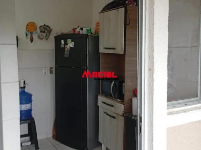 SOBRADO EM CONDOMÍNIO COM 2 DM, PISO FRIO, PORTARIA 24 HS