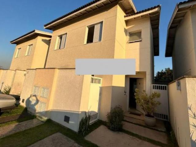 Sobrado super bem cuidado, em condomínio, com 2 dormitórios, 1 suite. Cotia km 28