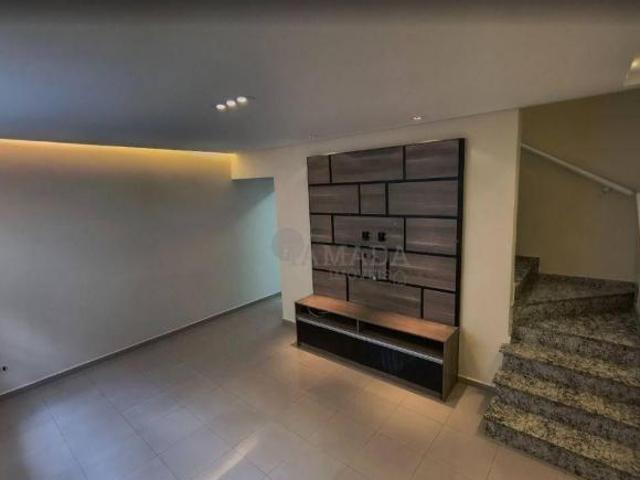 Sobrado em condomínio com 2 quartos sendo 2 suítes, 2 vagas à venda, 66 m² por R$ 405.000 Parque B