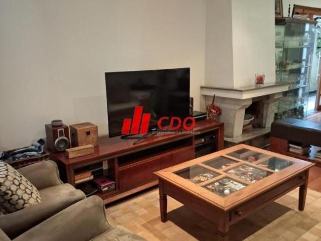 Sobrado em condomínio, com 3 dormitórios 3 salas 2 vagas,157 m²