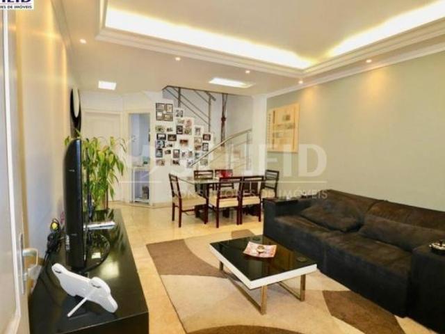 Sobrado em condomínio com 3 dormitórios, 1 suite, 2 vagas cobertas em 114 m²