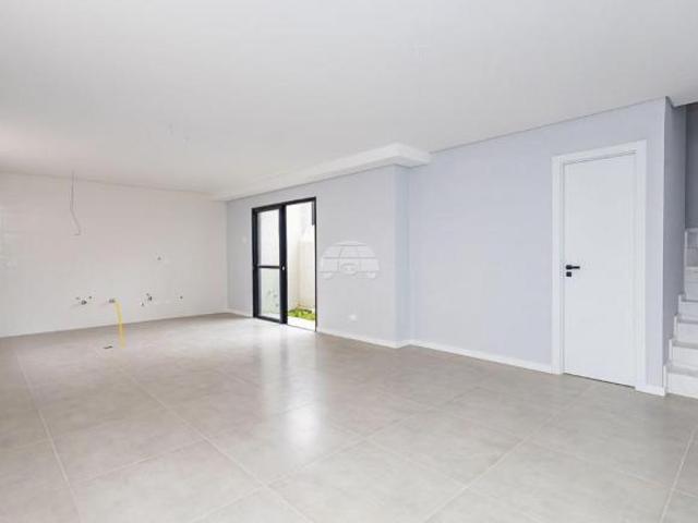 Sobrado em Condomínio com 3 Quartos 1 Suíte, Churrasqueira e 170m² no Abranches