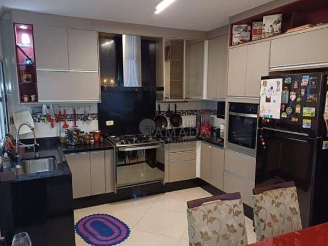 Sobrado em condomínio com 3 quartos, terraço com área gourmet, 2 vagas à venda, 141 m² por R$ 860.00