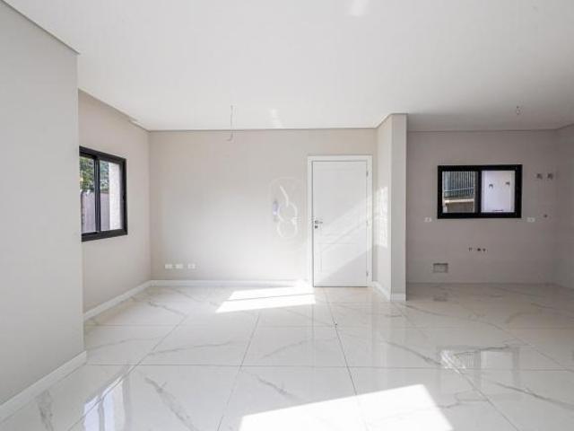 Sobrado em condomínio com 3 quartos e Ático à vend
