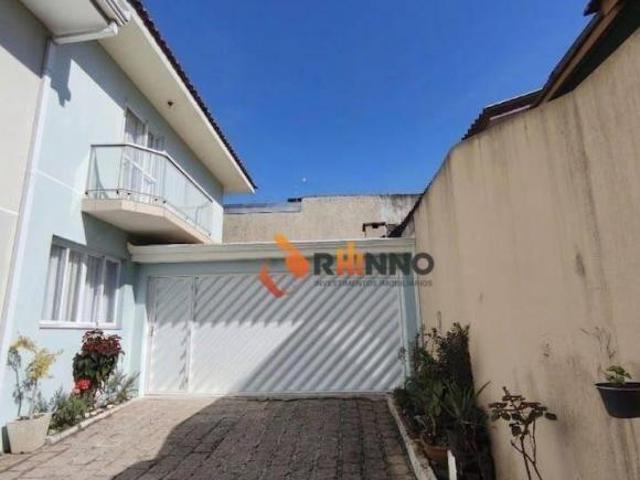 Sobrado em condomínio com 3 quartos sendo 1 suíte à venda, 150 m² por R$ 889.000 Capão Raso Curi