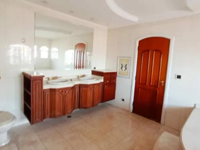 Sobrado em condominio com 5 suites e piscina e 3 vagas no pq dos principes