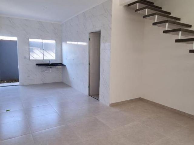Sobrado em Condomínio com 74m² á venda no bairro Agenor de Campos em Mongaguá