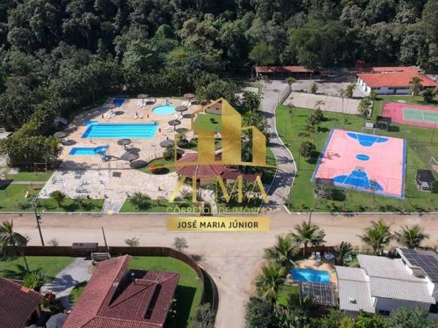 Sobrado em Condominio Clube. 04 dorms, 264 m2 em 448 m2. Segurança 24h
