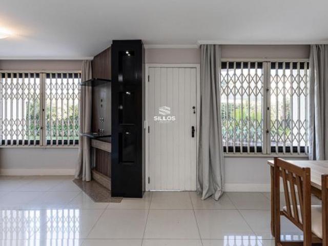 Sobrado em condomínio à venda com 3 quartos no Hugo Lange em Curitiba