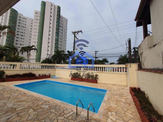 Sobrado em condomínio à venda no bairro Prainha com 2 suítes, sala, cozinha, banheiro e 1 vaga na