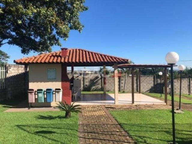 Sobrado em condomínio ao lado do Atacadão Dia a Dia e Jardins Madrid 138m² 2 vagas de garagem C
