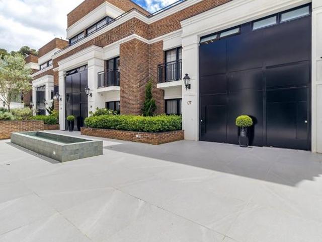 Sobrado em condominio Ahú