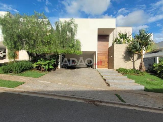 Sobrado em Condomínio Alphaville Araguaia Sobrado com 4 Quarto s por R$ 4800000.00 no setor Alphavi