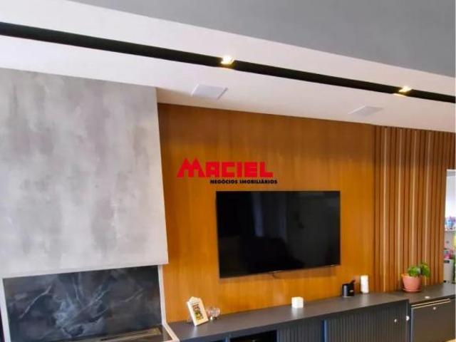 Sobrado em Condomínio Aruanã 4 dorm. 2 suites 278 m²
