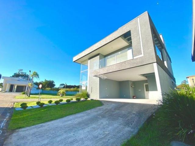 Sobrado em condominio de alto padrão em Nova Santa Rita
