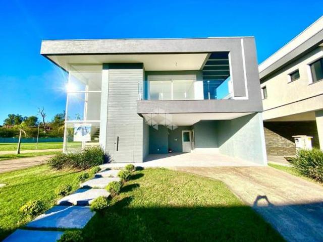 Sobrado em condominio de alto padrão em Nova Santa Rita