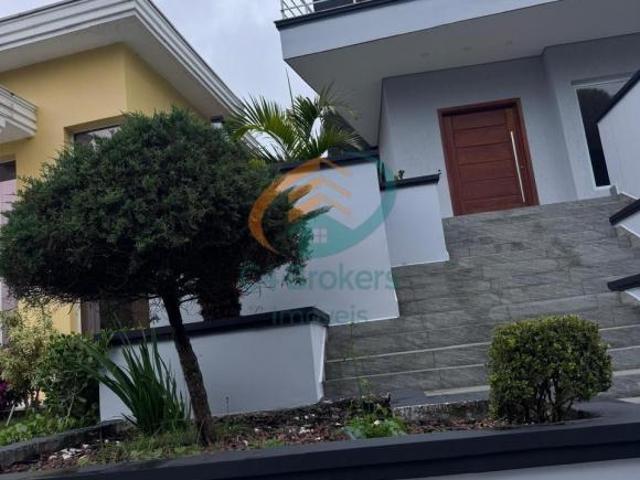 Sobrado em Condomínio em Bairro do Limoeiro Arujá, SP