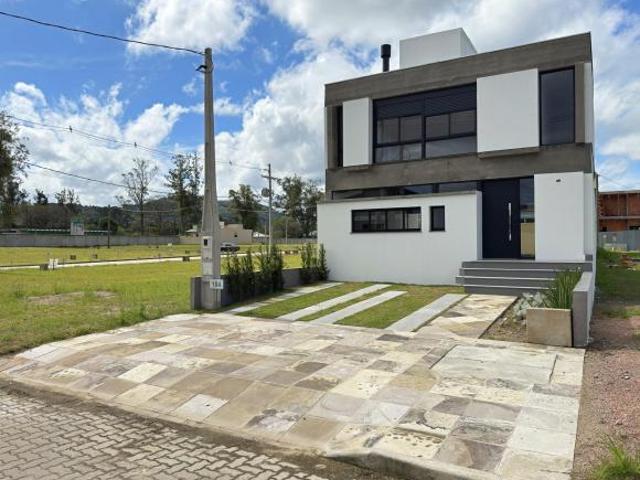 Sobrado em condomínio em Porto Alegre, no bairro Hípica, com 3 dormitórios