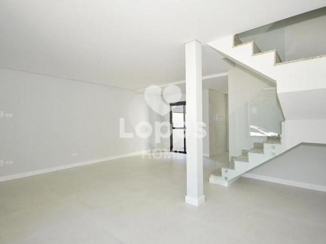 Sobrado em condomínio fechado