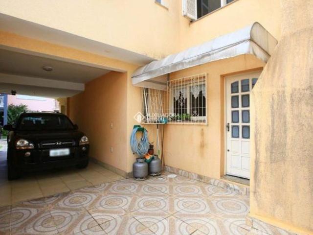 Sobrado em condomínio fechado