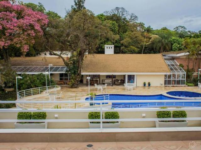 Sobrado em condomínio fechado 4 suítes, sendo 2 avarandada com linda vista