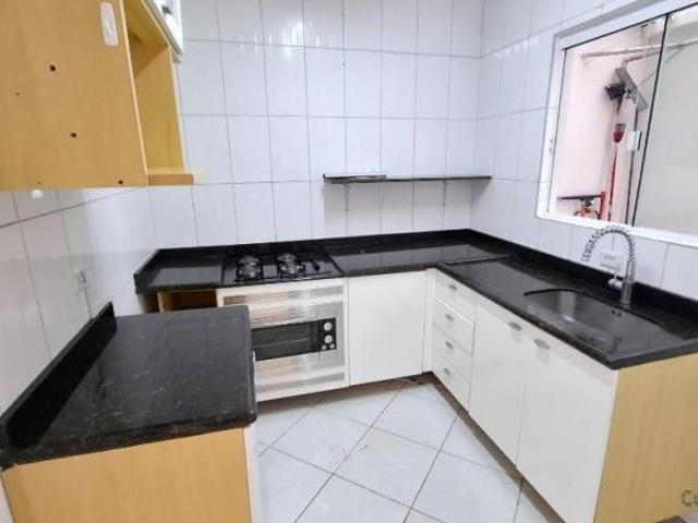Sobrado em condomínio fechado 03 quartos c/suíte, desocupado no Uberaba em Curitiba PR