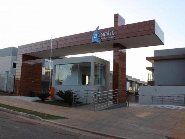 Sobrado em condomínio fechado, 191m², 4 suítes, com piscina privativa no Jardim Atlântico
