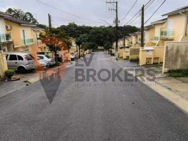 SOBRADO EM CONDOMINIO FECHADO 3 QUARTOS 1 SUITE