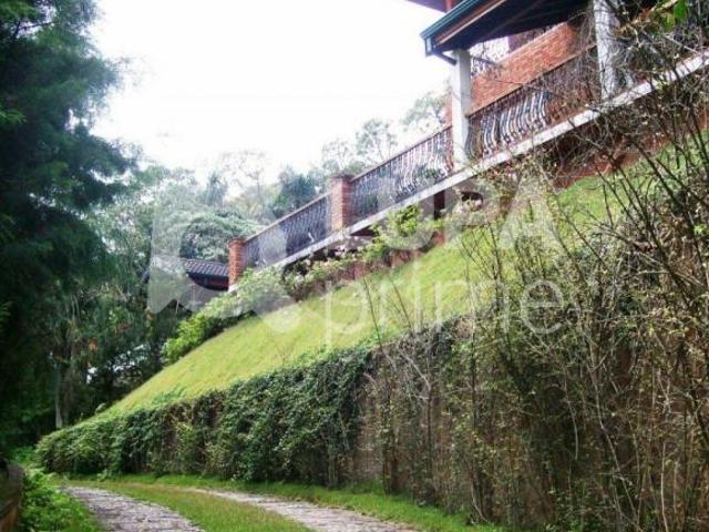 Sobrado em condomínio fechado à venda com 4 suítes em Mairiporã!