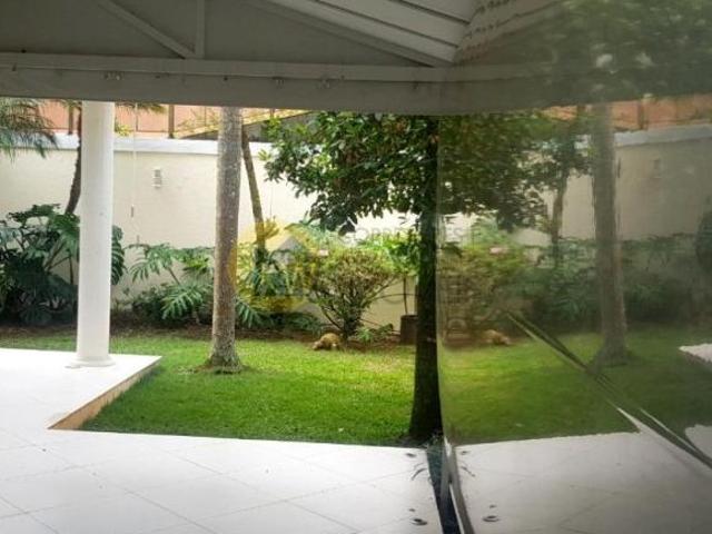 Sobrado em Condomínio Fechado A VENDA com 350m² util/ 644m² total no Alto da Boa Vista em São Santo