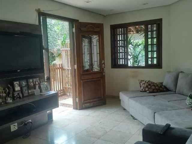 Sobrado em condomínio fechado à venda | 220m² | 3 dormitórios | 1 suíte | 2 vagas Tremembé São P