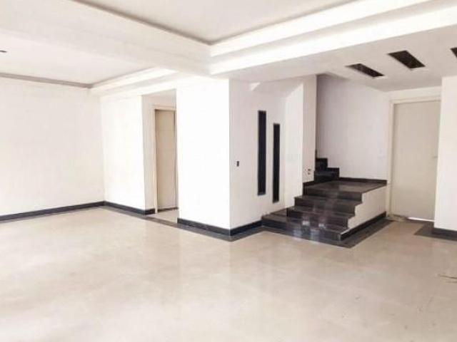 Sobrado em Condominio Fechado á venda 3 dormitórios, 3 vagas de garagem, bairro Mirim, Praia Grande/