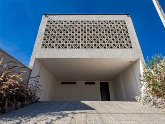 Sobrado em condomínio fechado Acqua Park II Capela Velha Araucária com 02 suítes arquitetura moder