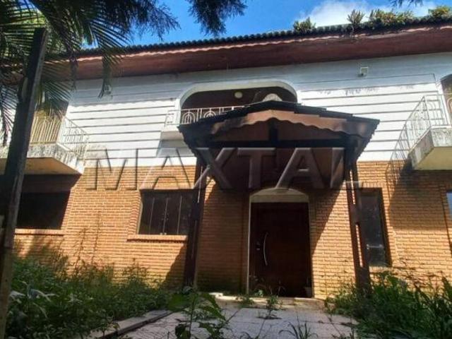 Sobrado em Condominio, Fechado Alpes da Cantareira. Com 4 suítes, lareira, piscina e churrasqueira