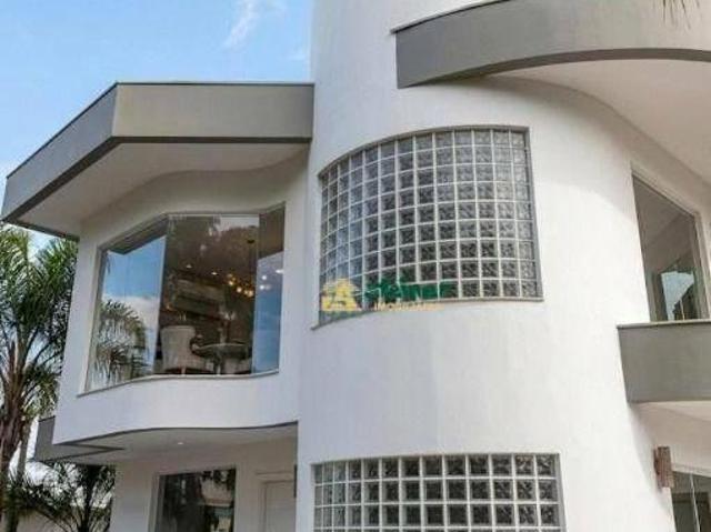 Sobrado em condomínio fechado — Arujá Disponível para venda ou locação — Área Construída: 1.050 m²