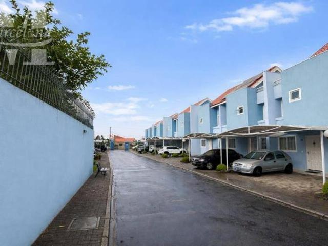 Sobrado em condomínio fechado Bairro Fanny. 3 dormitórios, ático e terraço descoberto, Próximo ao