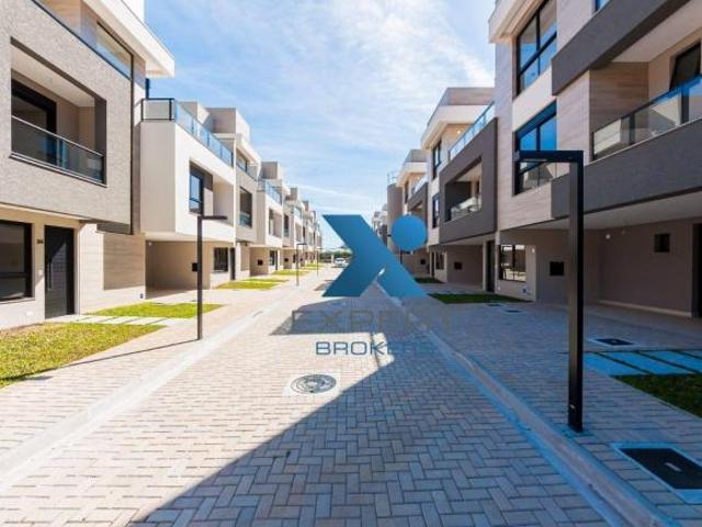 Sobrado em Condomínio Fechado com 3 dormitórios à venda, 160 m² por R$ 1.644.663 Santa Felicidade
