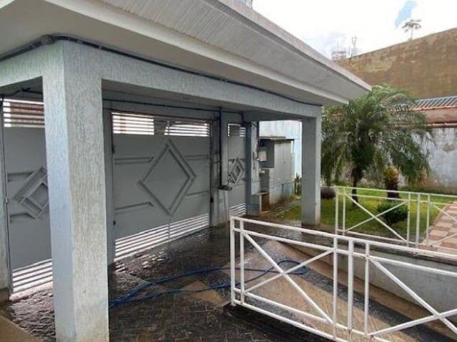 Sobrado em Condomínio Fechado com 3 Dormitórios no Jardim Lallo