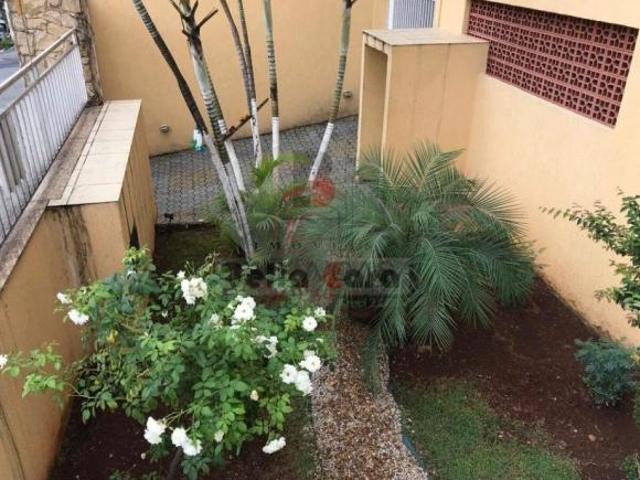 Sobrado em condominio fechado com 3 suites e 4 vagas