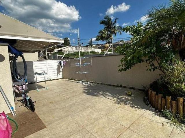 Sobrado em condomínio fechado com 3 suítes, piscina e churrasqueira muito bem localizado em Atibaia