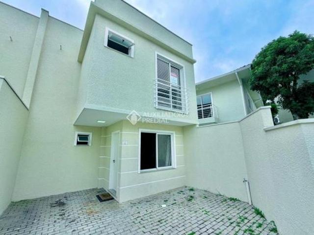 Sobrado em condomínio fechado com 03 quartos no bairro Abranches