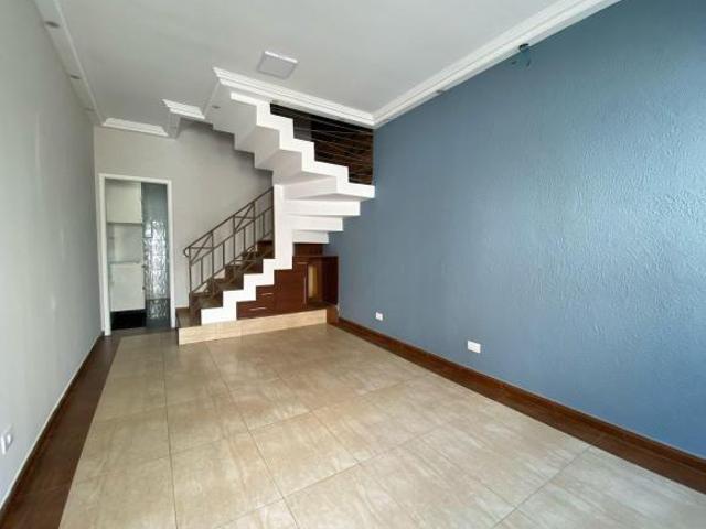 Sobrado em Condominio Fechado com 135m², 3 dormitórios sendo 1 suíte e 2 vagas