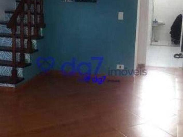 Sobrado em Condomínio Fechado com 2 Dormitórios e 2 Vagas no Jardim Cambará