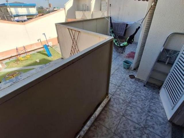 SOBRADO EM CONDOMÍNIO FECHADO COM 2 SUÍTES