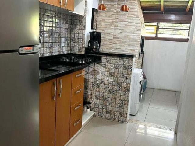 Sobrado em condomínio fechado com dois dormitórios e toda infraestrutura!
