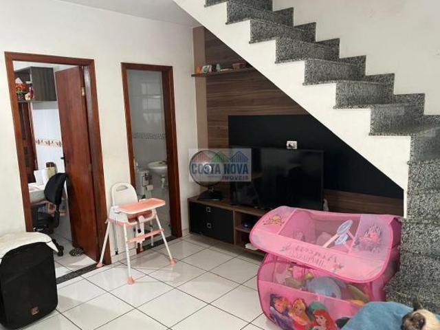 Sobrado em condomínio fechado com lazer e segurança em São Vicente