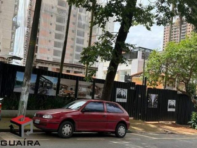 Sobrado em condomínio fechado de alto padrão, com 3 quartos 1 suíte Piscina Privativa no Bairro Jard