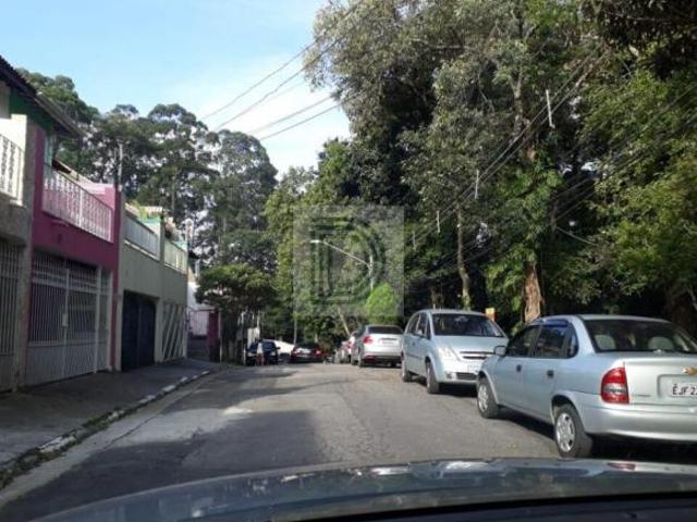 Sobrado em condomínio fechado e rua sem saída