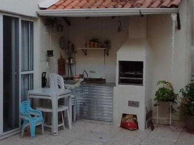 Sobrado em condomínio fechado no bairro do Caxingui 3 dormitórios sendo 1 suíte