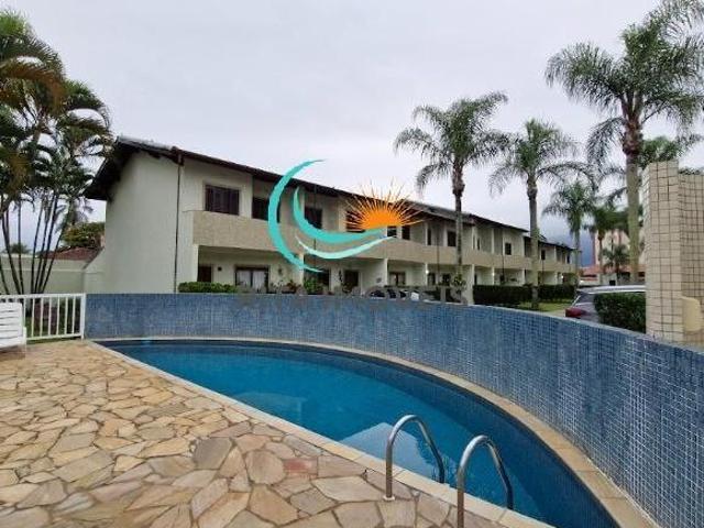 Sobrado em Condomínio fechado no Centro de Bertioga próximo a Praia 3 dormitórios e piscina